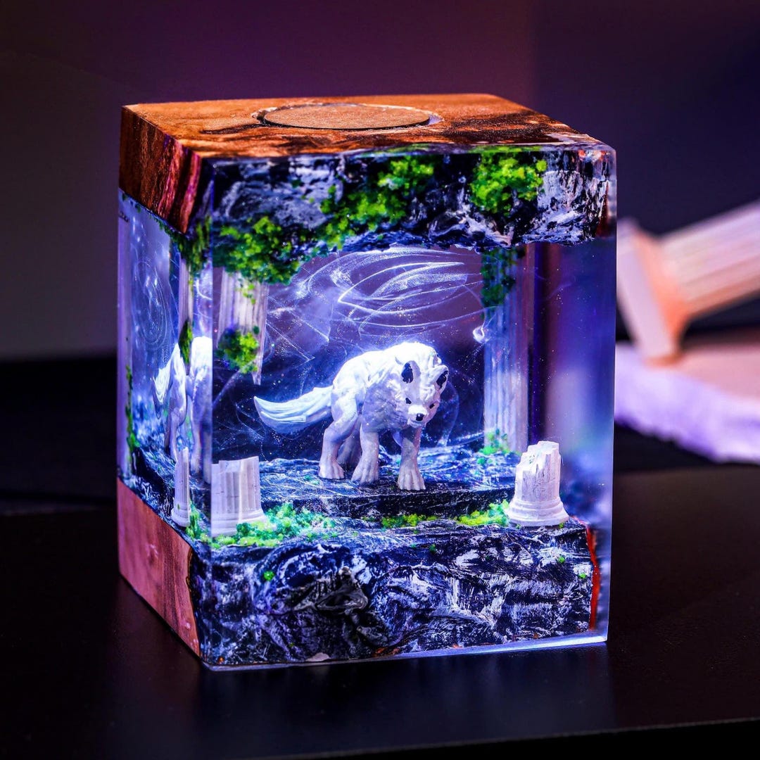 Hunting Wolf Night Light Lamp Custom Wolf Lamps Decoration Resin Table ...