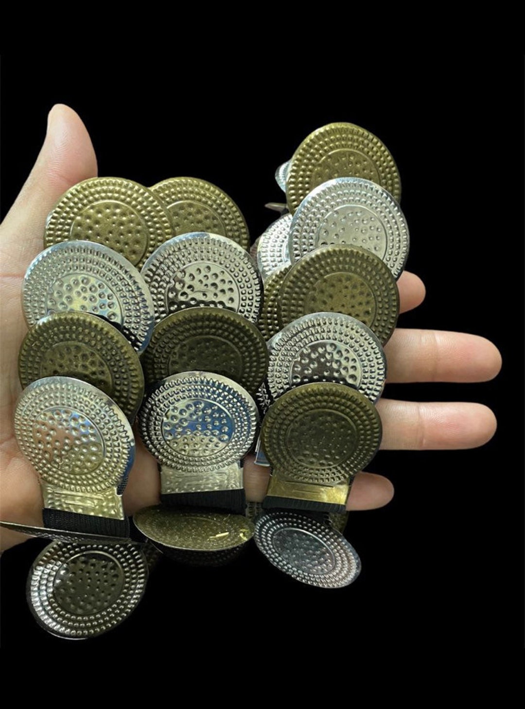 METAL MEDALLION BELT Metal Coin Style Medallions With an Elastic Band ...