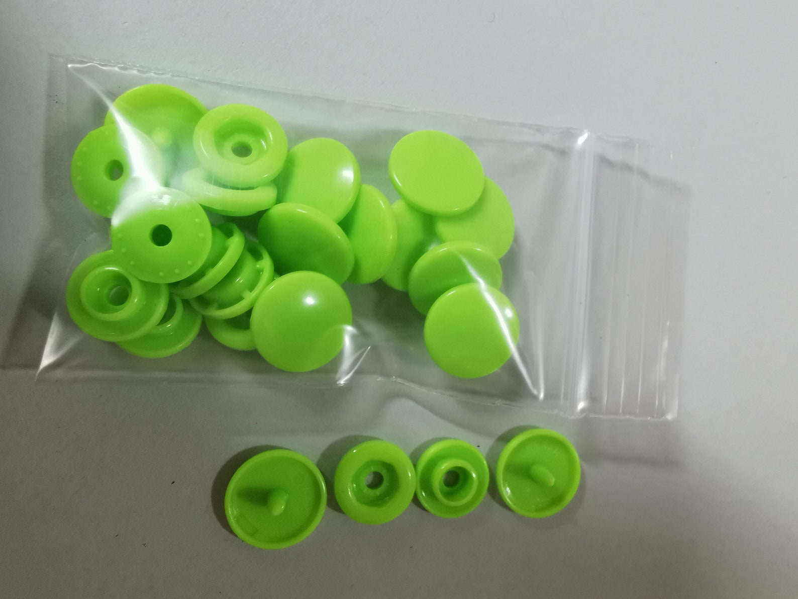 KAM Plastic Coloured Poppers Snaps Press Stud 12mm Choose 10 or 5 Pairs ...