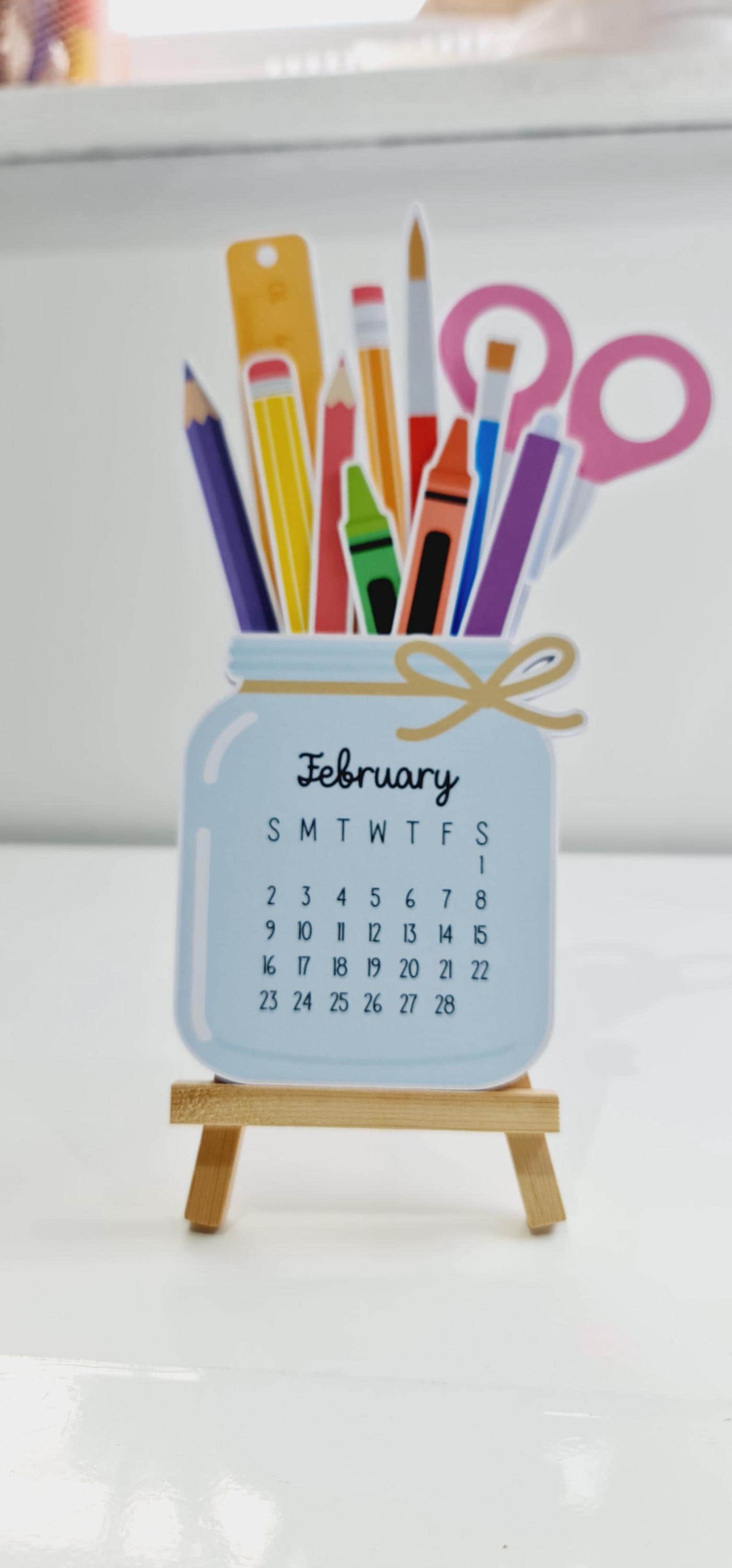School Teacher Calendar | Pen Pot Desk Calendar With a Wooden Stand ...