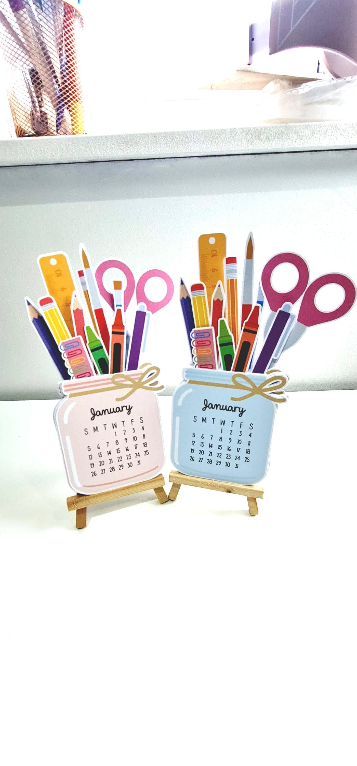 School Teacher Calendar | Pen Pot Desk Calendar With a Wooden Stand ...