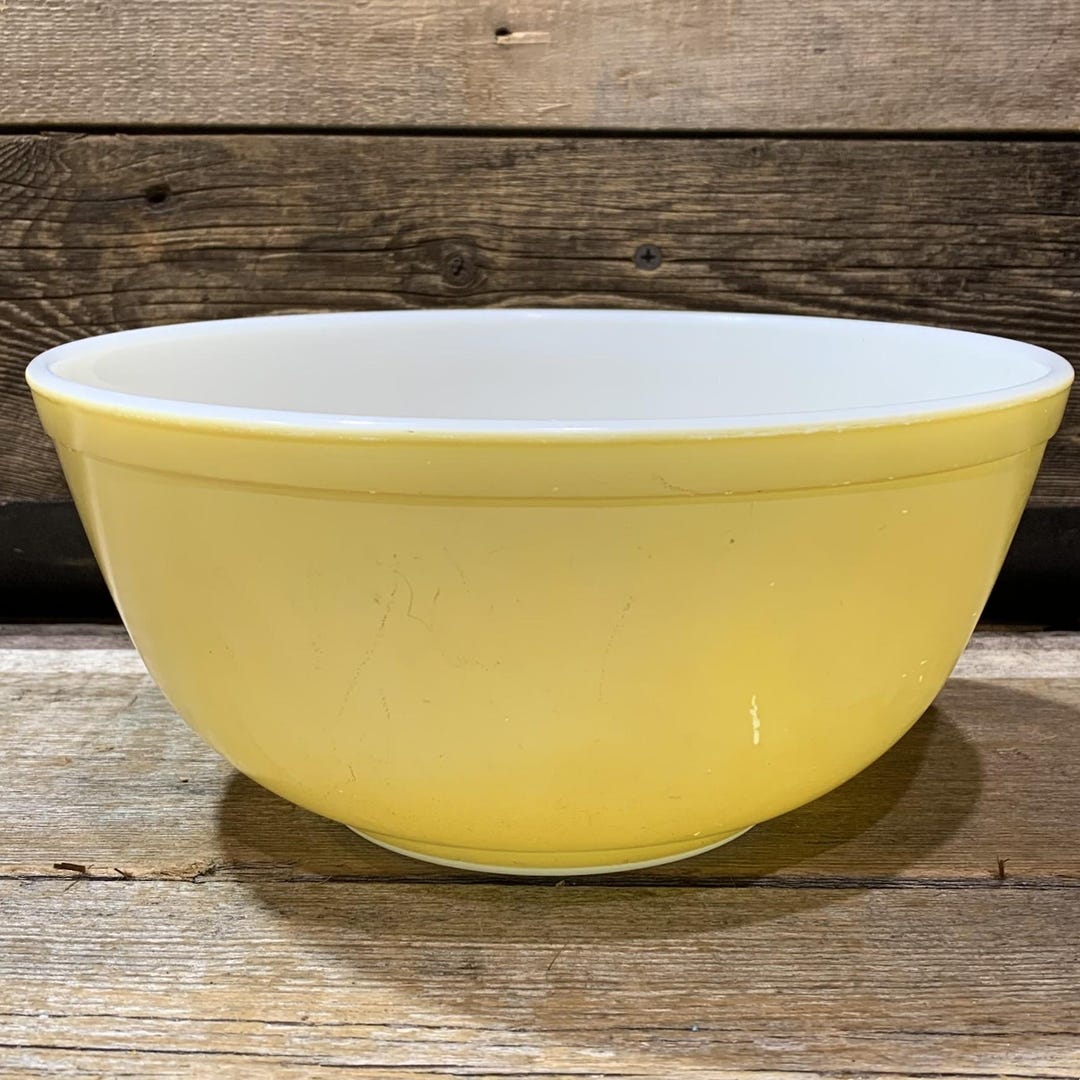 Vintage Pyrex, Reverse Primary Colors, Yellow, No. 403, 2.5 QT. Mixing ...