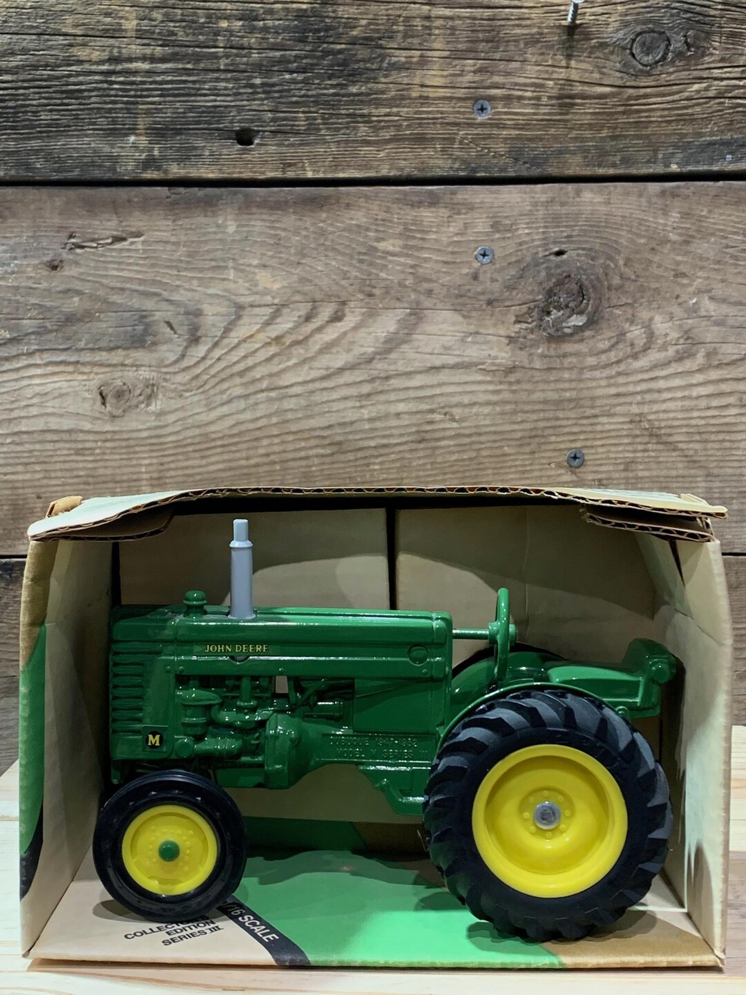 ERTL, John Deere, Dubuque 1947-1952 Model M, Series III, 1:16 Diecast ...