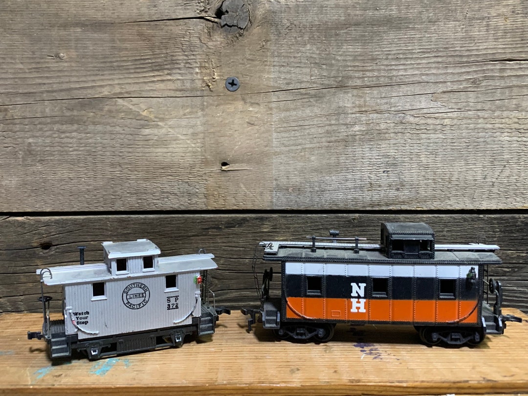 Marx, New Haven Caboose & Southern Pacific Lines 372 Caboose, HO Scale ...
