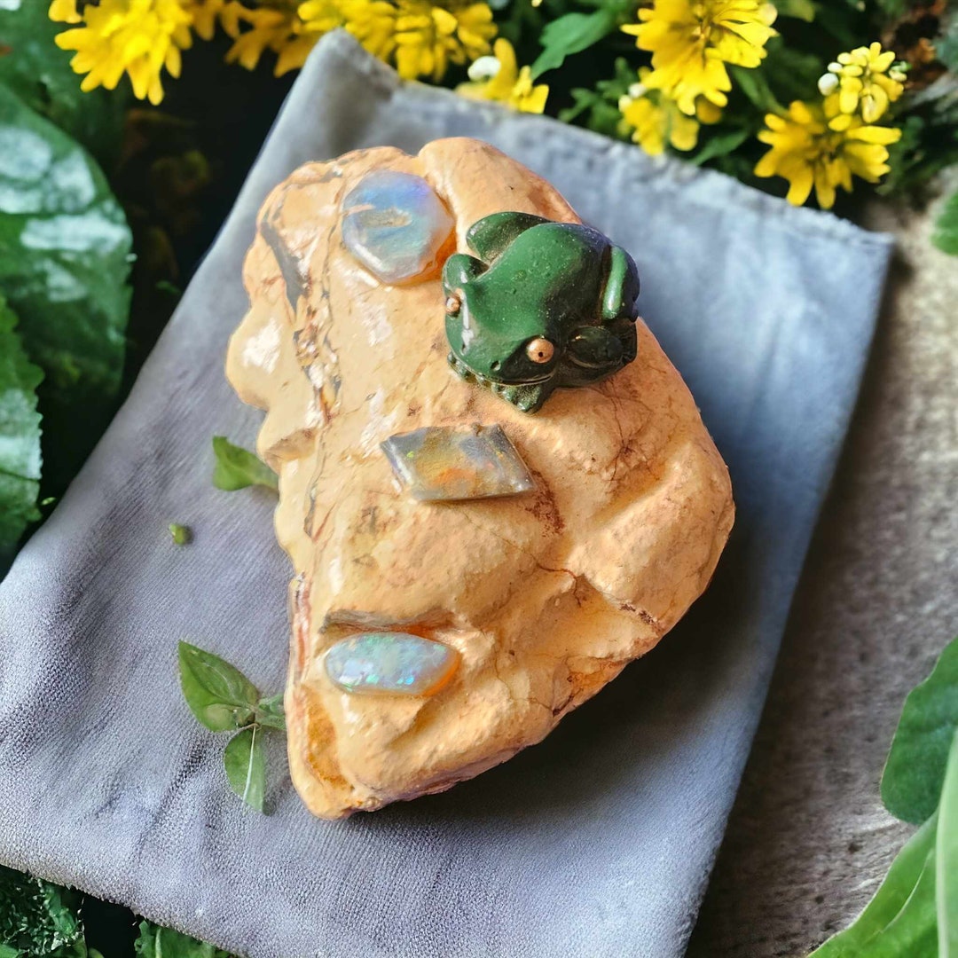 Gorgeous Opal Green Tree Frog With Lightning Ridge Black Opal - Etsy Israel