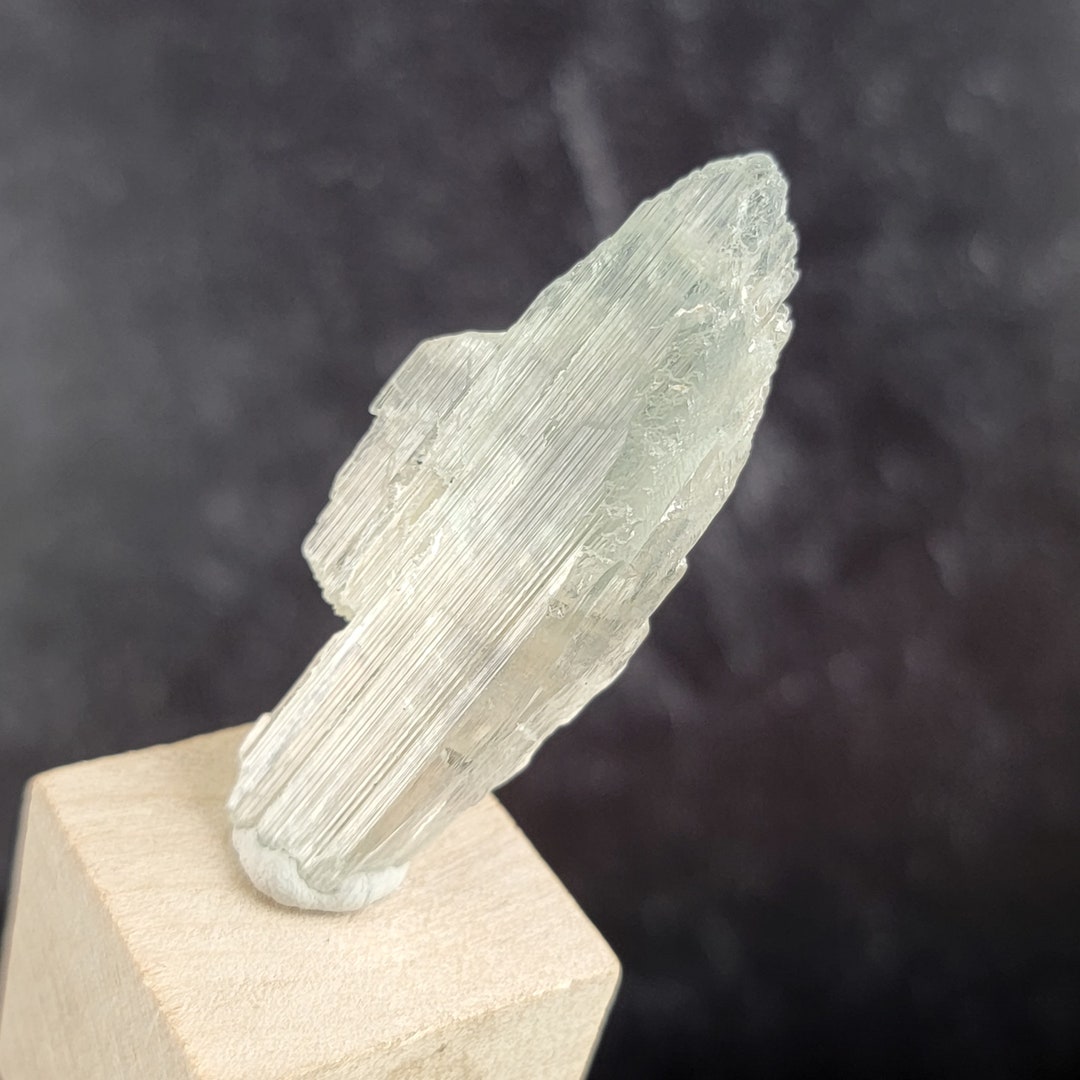 Green Kunzite From Pakistan, Pale Green Crystal, Spudomene, UV Reactive ...