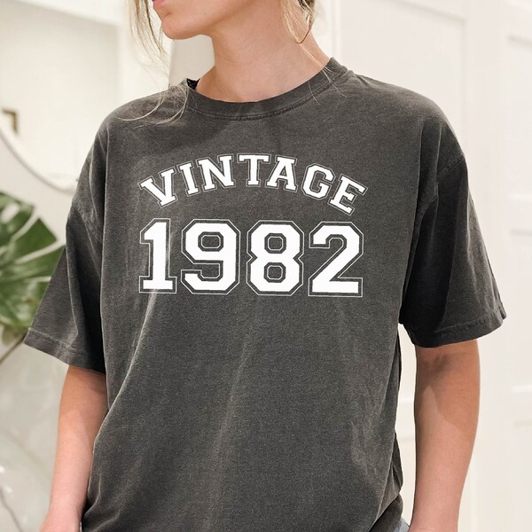 Vintage 1982 Tshirt - Etsy