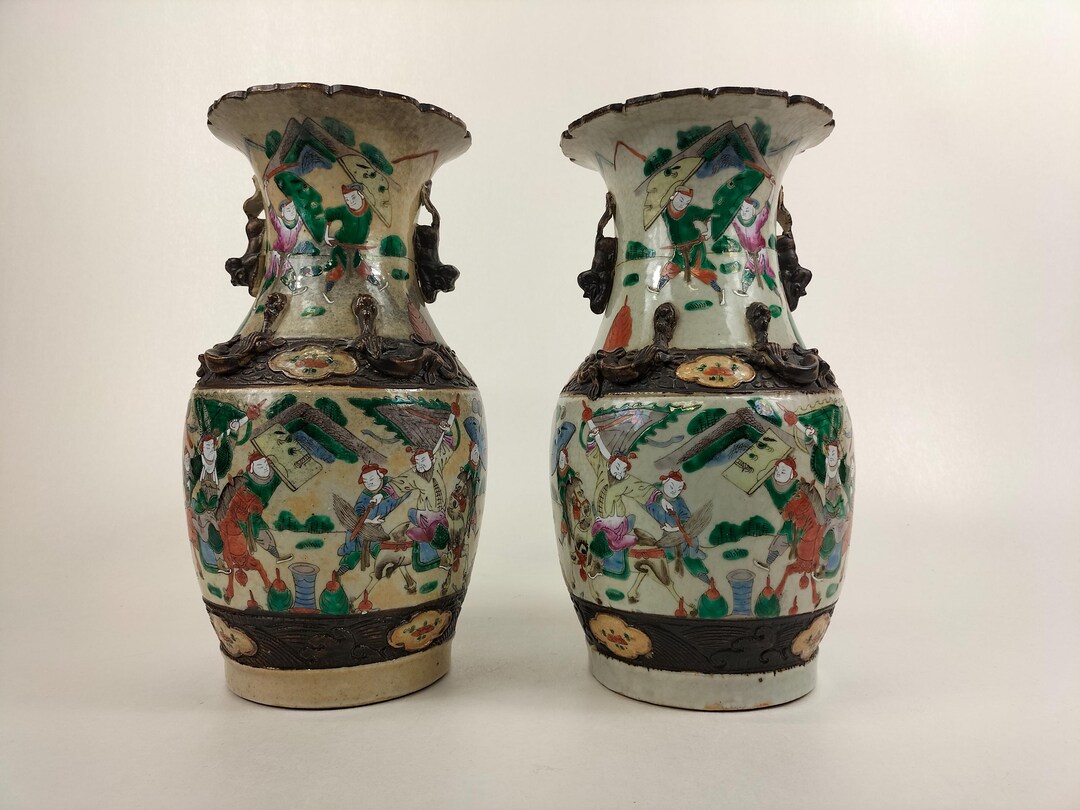 Set of 2 Antique Chinese Nanking Vases Decorated With Warriors // Qing ...