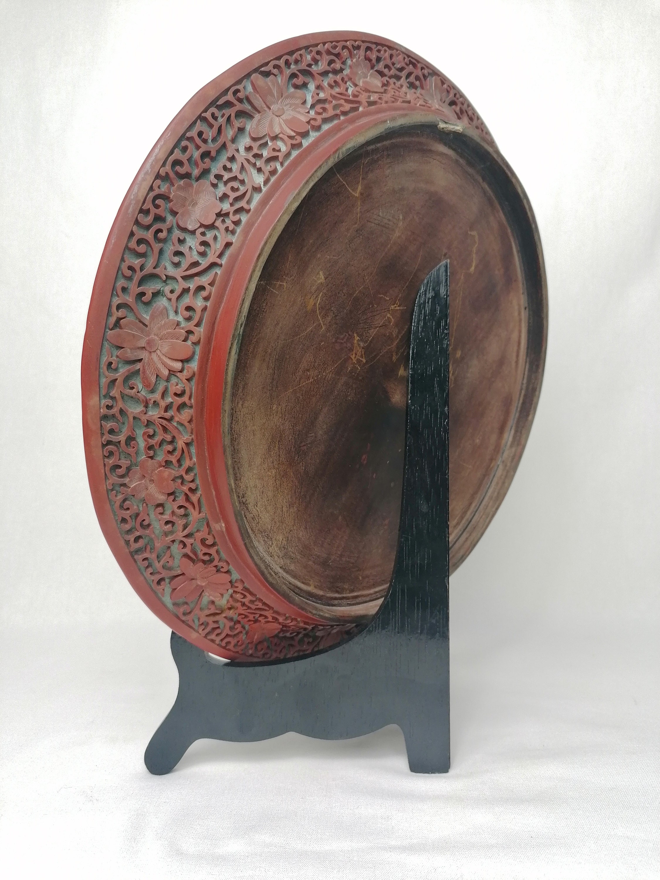 1912-1949 A large Chinese cinnabar plate with a decoration of flowers ...