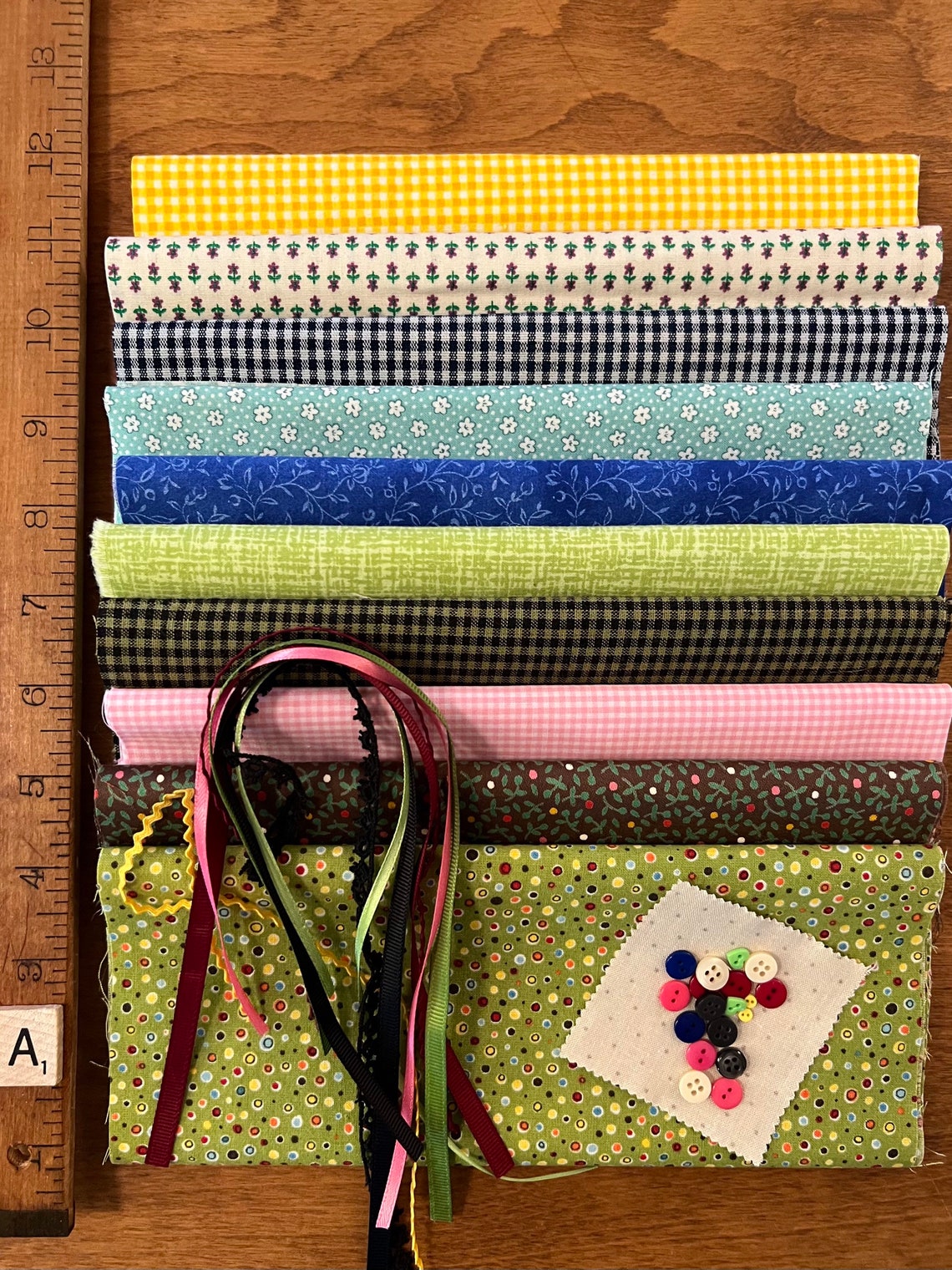 10 Small Print Fat Eights With Trim and Buttons Fabric for - Etsy