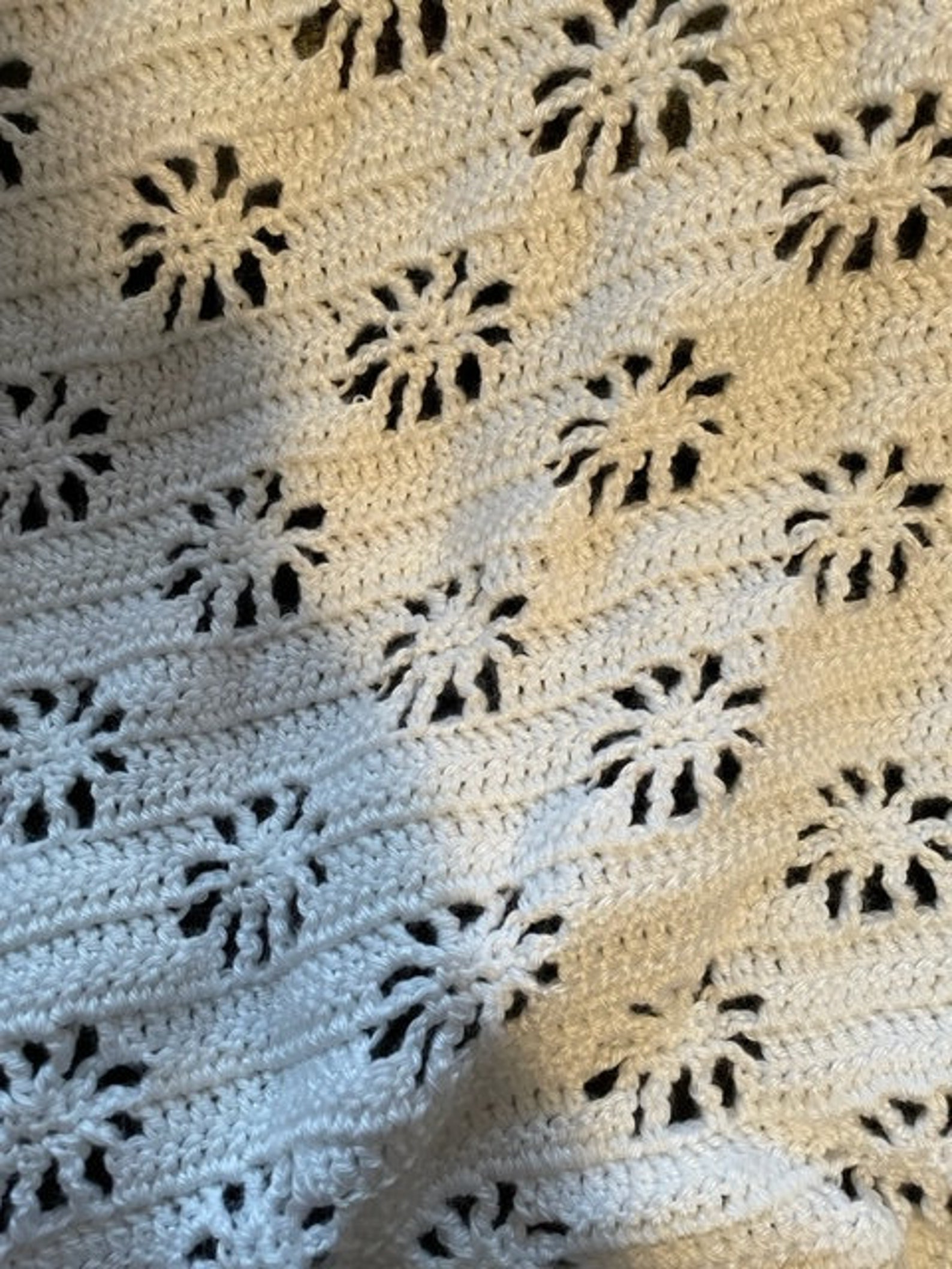 White Flowering Daisy Afghan - Etsy