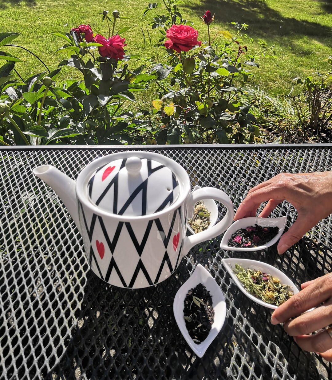 Bellissimo regalo Teiera unica, fine bone china, cuore rosso, nero ...