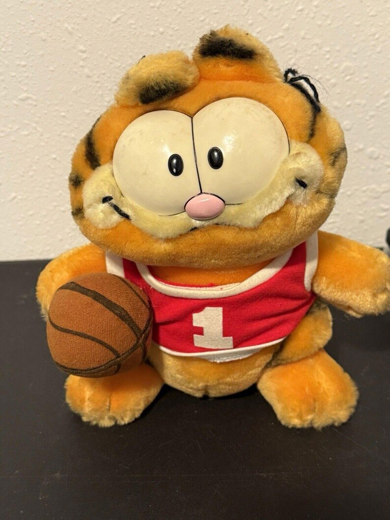 Vintage 1981 Dakin Shooting Hoops Garfield Basketball Plush NWOT - Etsy