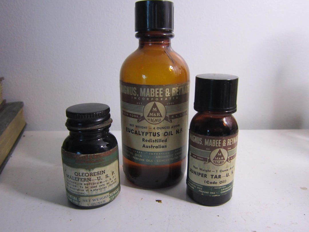 Antique Magnus Mabee Reynard Essential Oil Bottles Apothecary Pharmacy ...