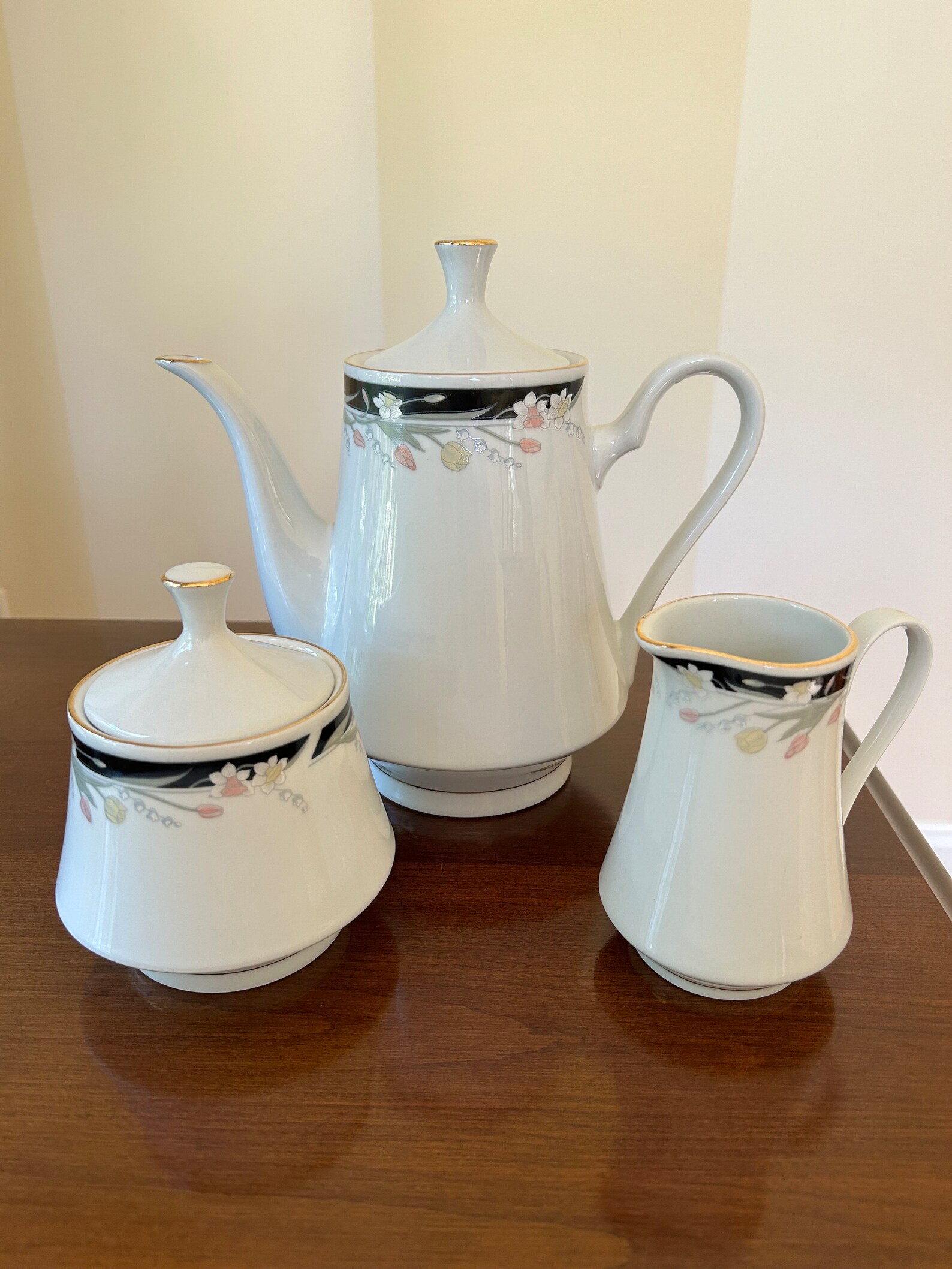 Vintage Crown Ming Coffee Pot, Creamer and Lidded Sugar Bowl, Daffodils ...