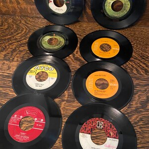 45 RPM Vinyl Records the Beatles - Yoko Ono - Elvis - the Beegees ...