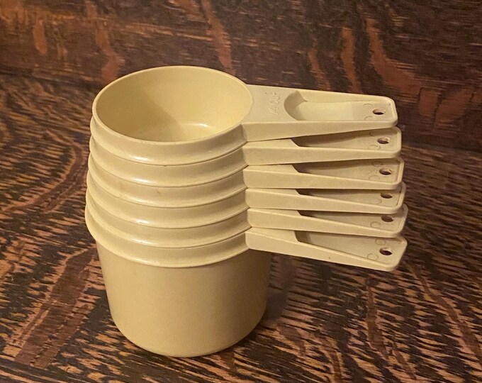 Vintage Tupperware Measuring Cups Full Set of 6 Light Yellow Plastic ...