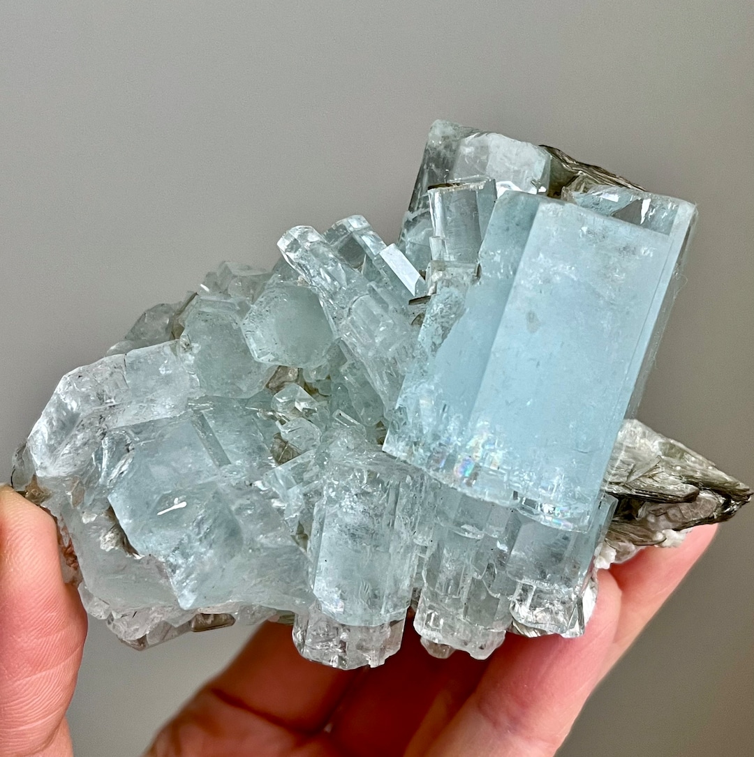 Aquamarine With Albite & Muscovite, Rainbow Flash - Etsy