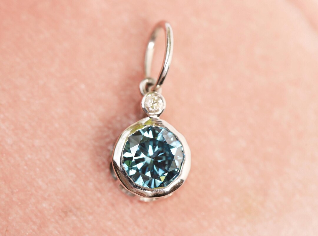 925 Sterling Silver Metal Blue Color Round Shape Brilliant Cut CVD ...