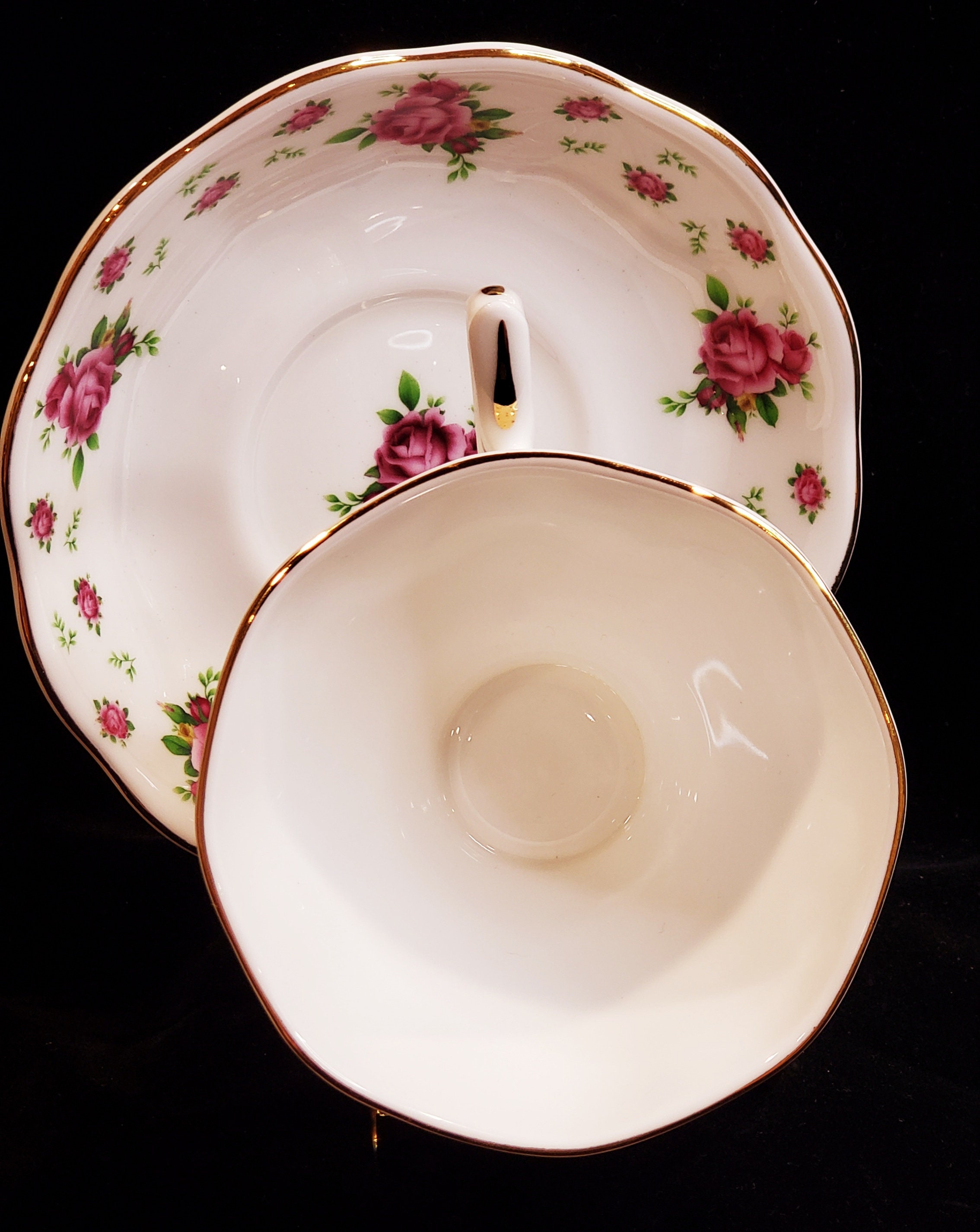 Royal Albert, NEW COUNTRY ROSES Teacup & Saucer, Boxed, Bone China ...