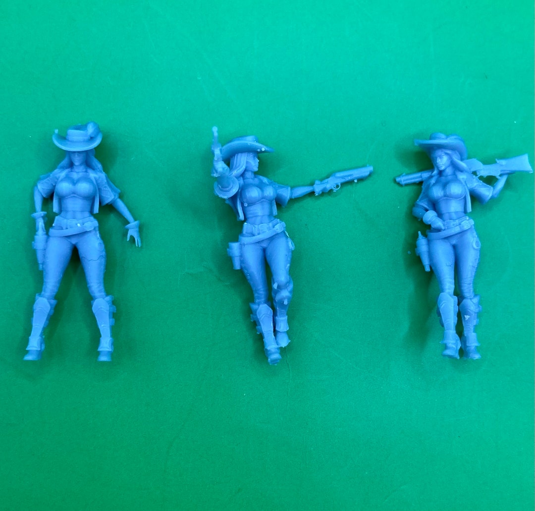 Female Gunslinger (3 Variants Available) - Epic Miniatures - Etsy
