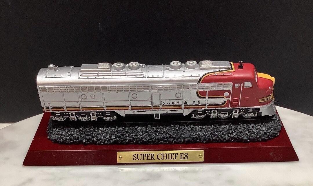 Santa Fe Super Chief E8 Locomotive Model, Train Model, Train ...