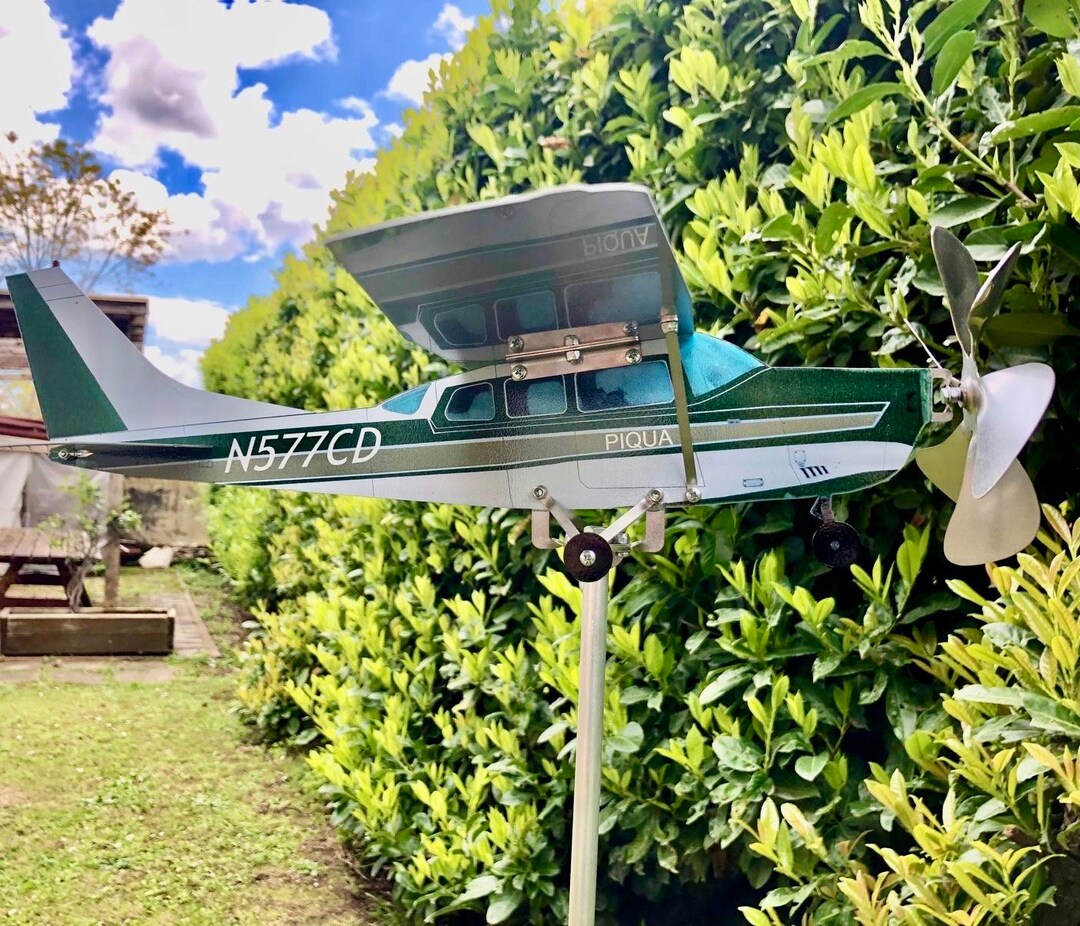 Wind Spinner Aircraft Model Cessna 172 With Customizable Liveries in ...