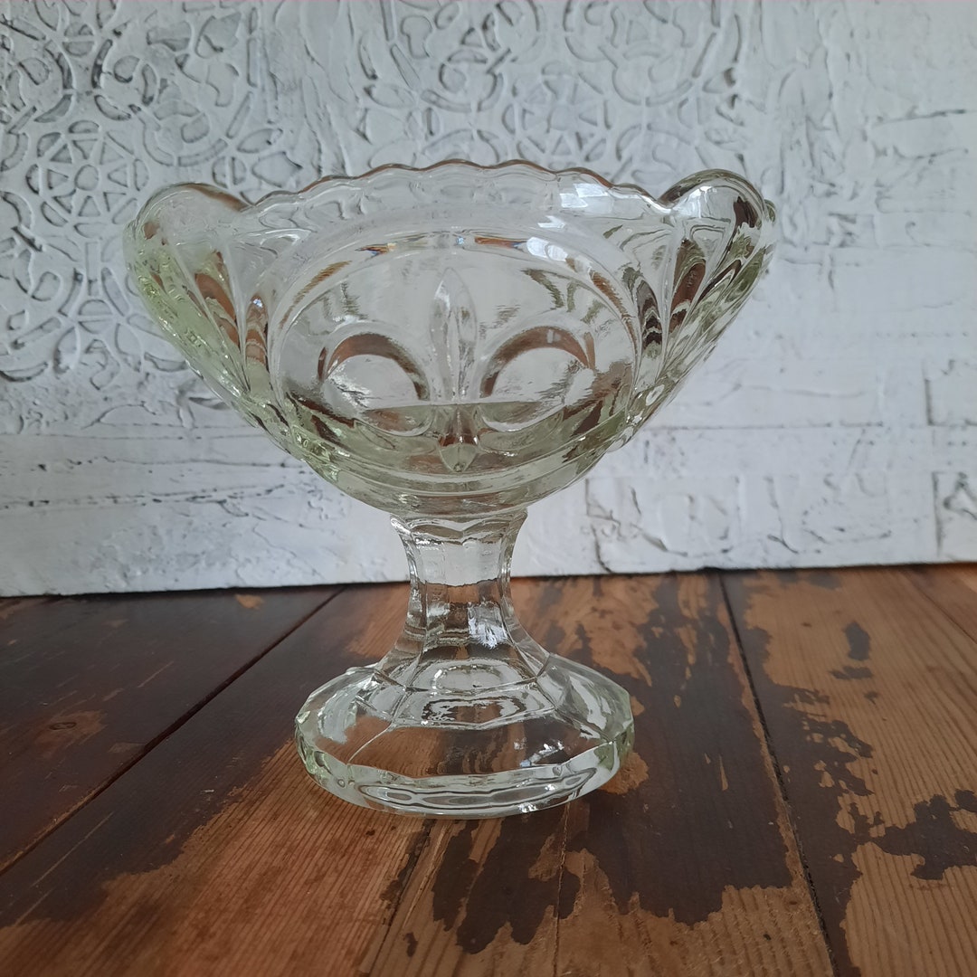 Vintage Fleur De Lis Bowl. Glass Fruit Bowl Made of Pressed Glass for ...