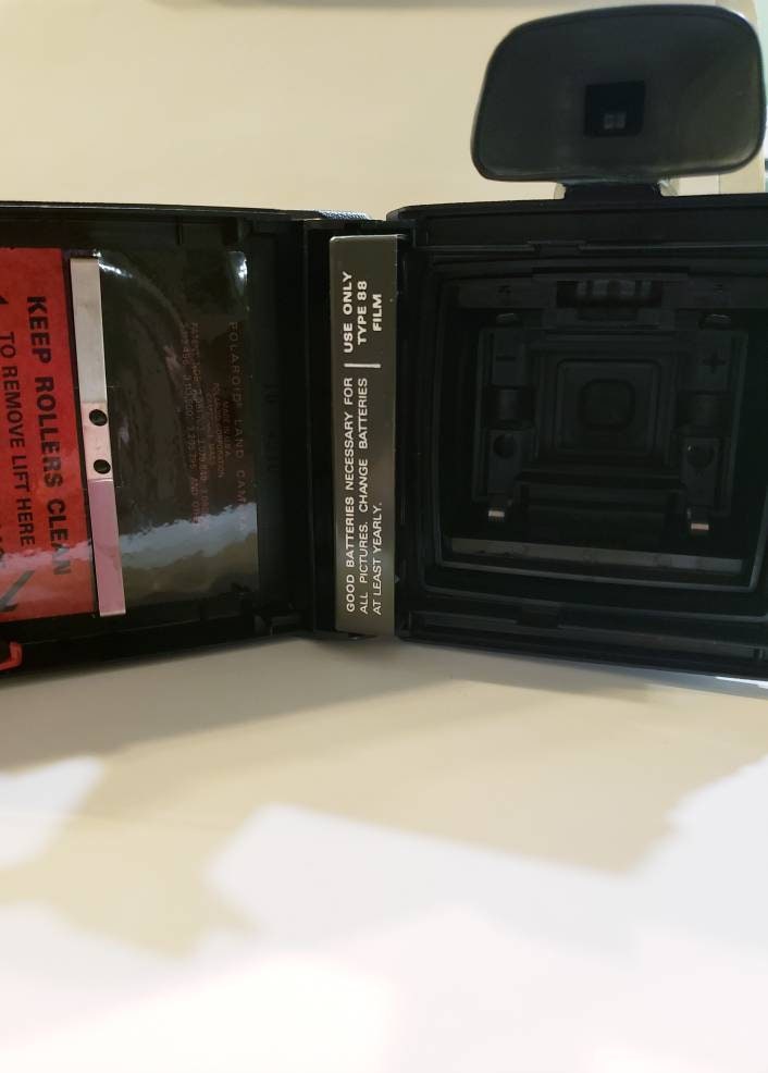 Polaroid Camera Vintage 1970s Square Shooter 2 W/ Case, Flash Cubes ...