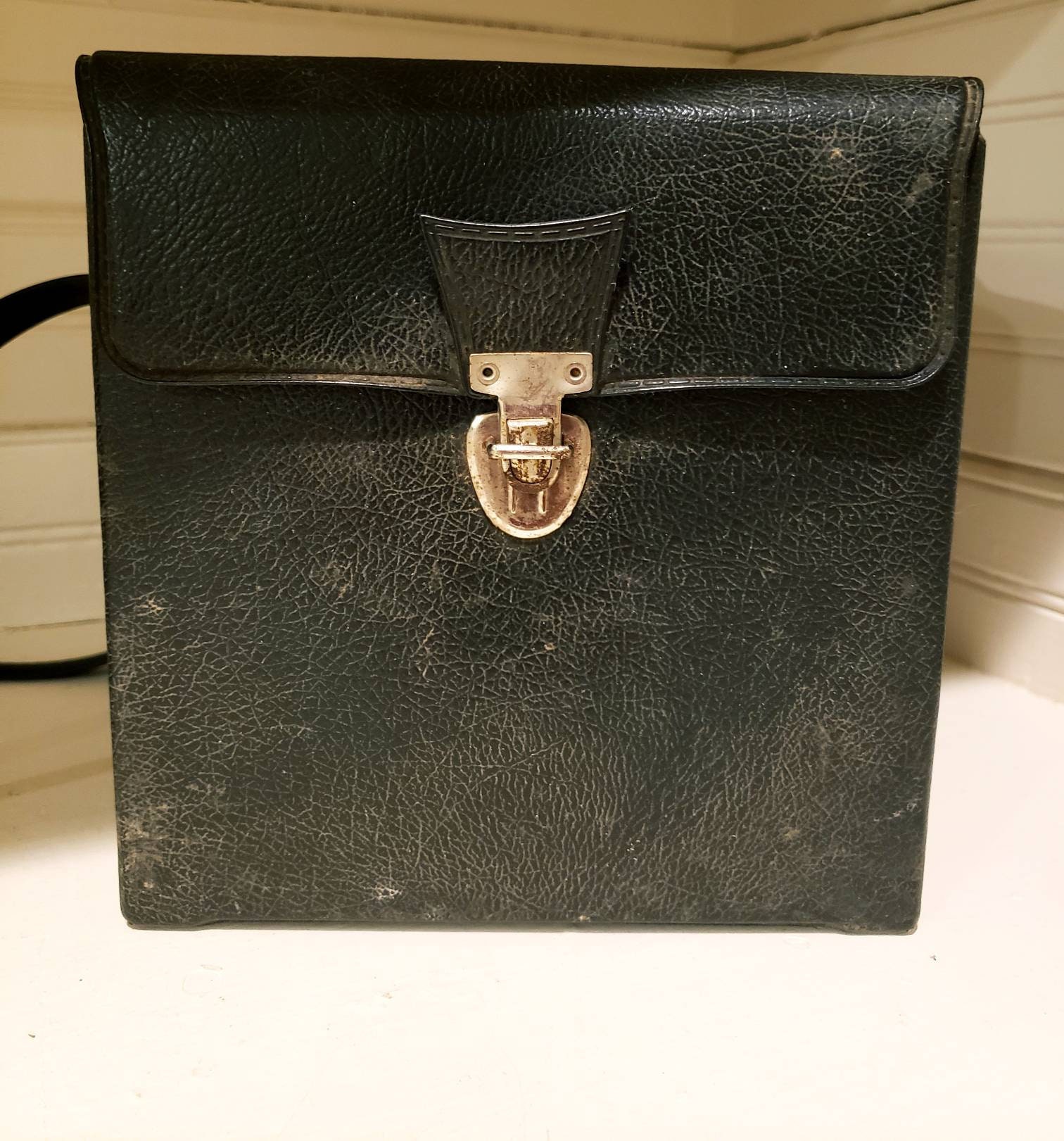 Polaroid Camera Vintage 1970s Square Shooter 2 W/ Case, Flash Cubes ...