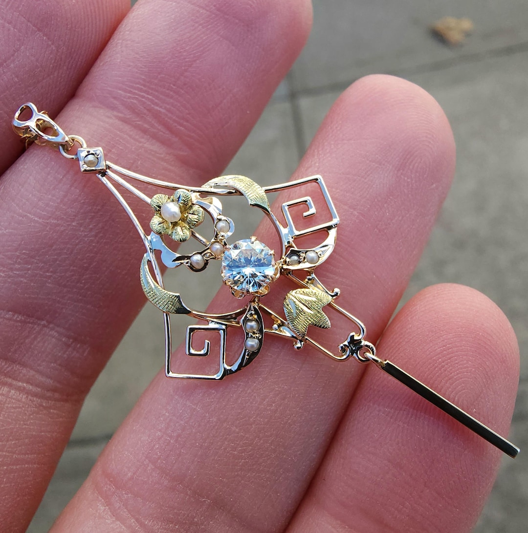 10k & 14k 0.37ct Brilliant Cut Diamond With Pearl Accenting - Lavalier ...