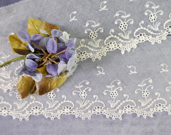 A 52" (132 Cm) Length of Antique Machine Embroidered Tulle Lace Trim ...
