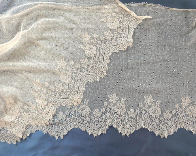 A 68" (172.5 Cm) Length of Antique Edwardian Machine Made Lace Trim ...