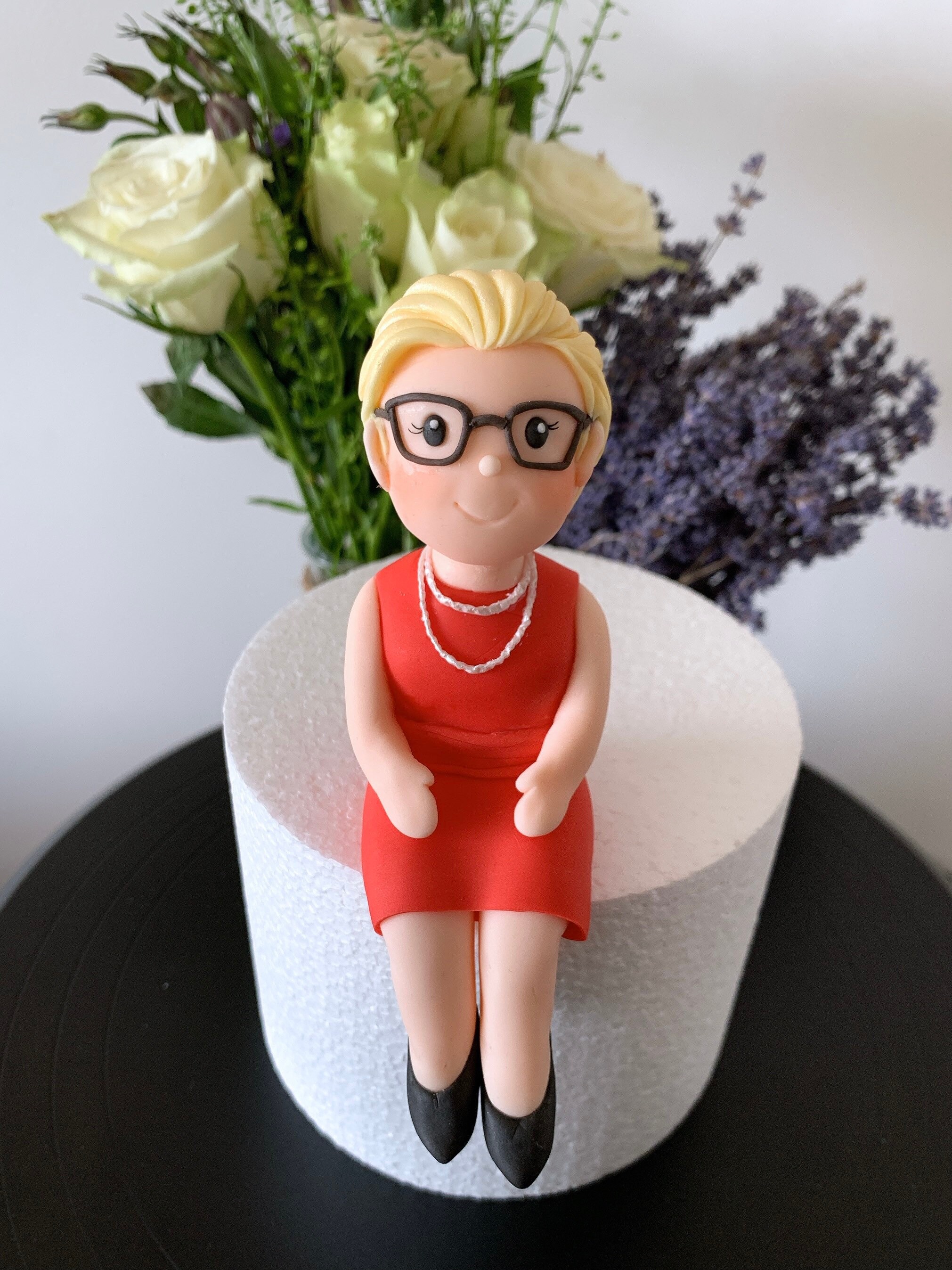 Personalised Seated Female Figure Fondant Cake Topper - Etsy