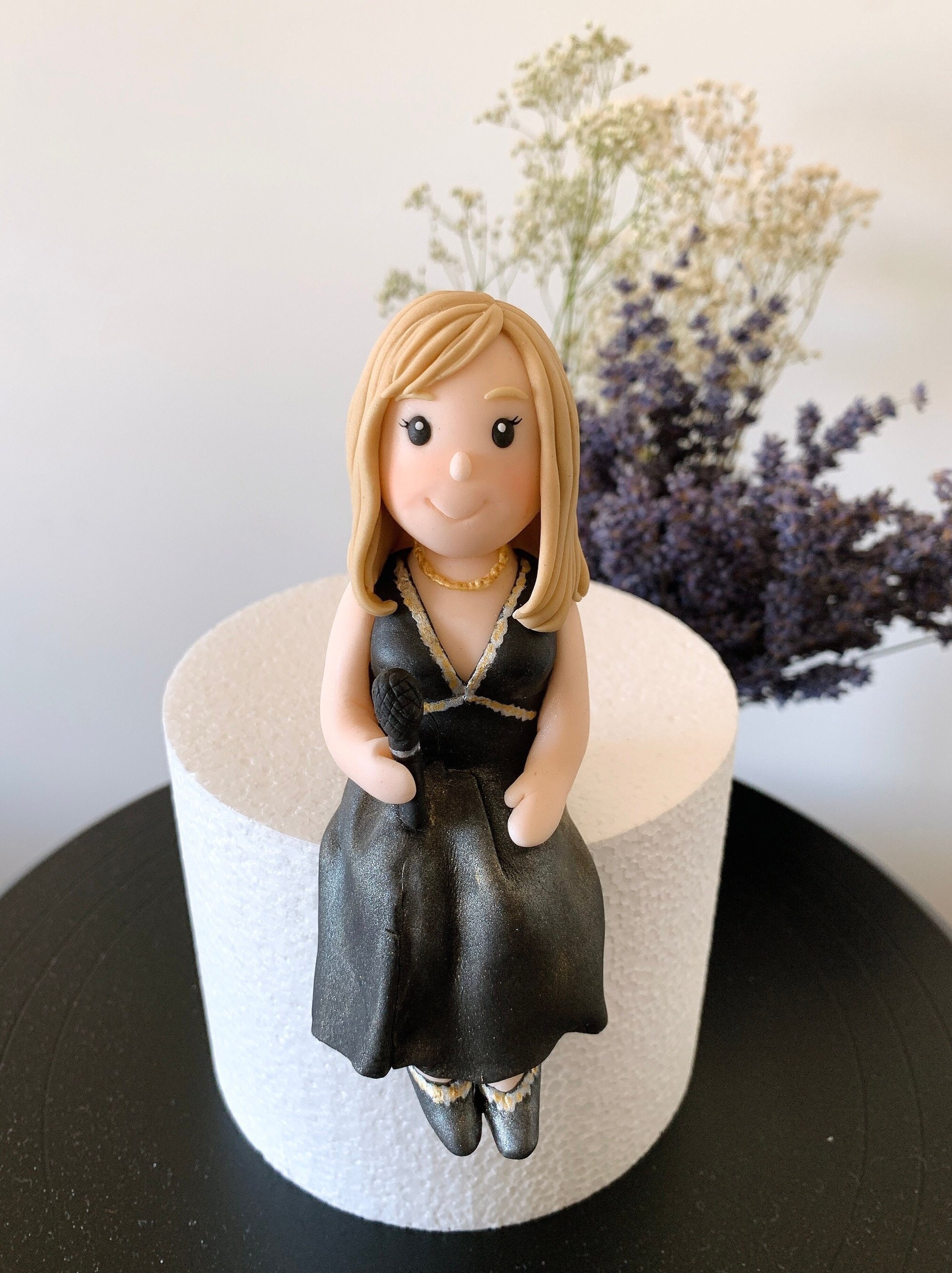 Personalised Seated Female Figure Fondant Cake Topper - Etsy