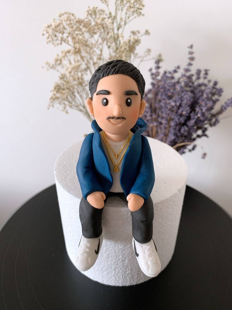 Personalised Seated Male Figure Fondant Cake Topper - Etsy