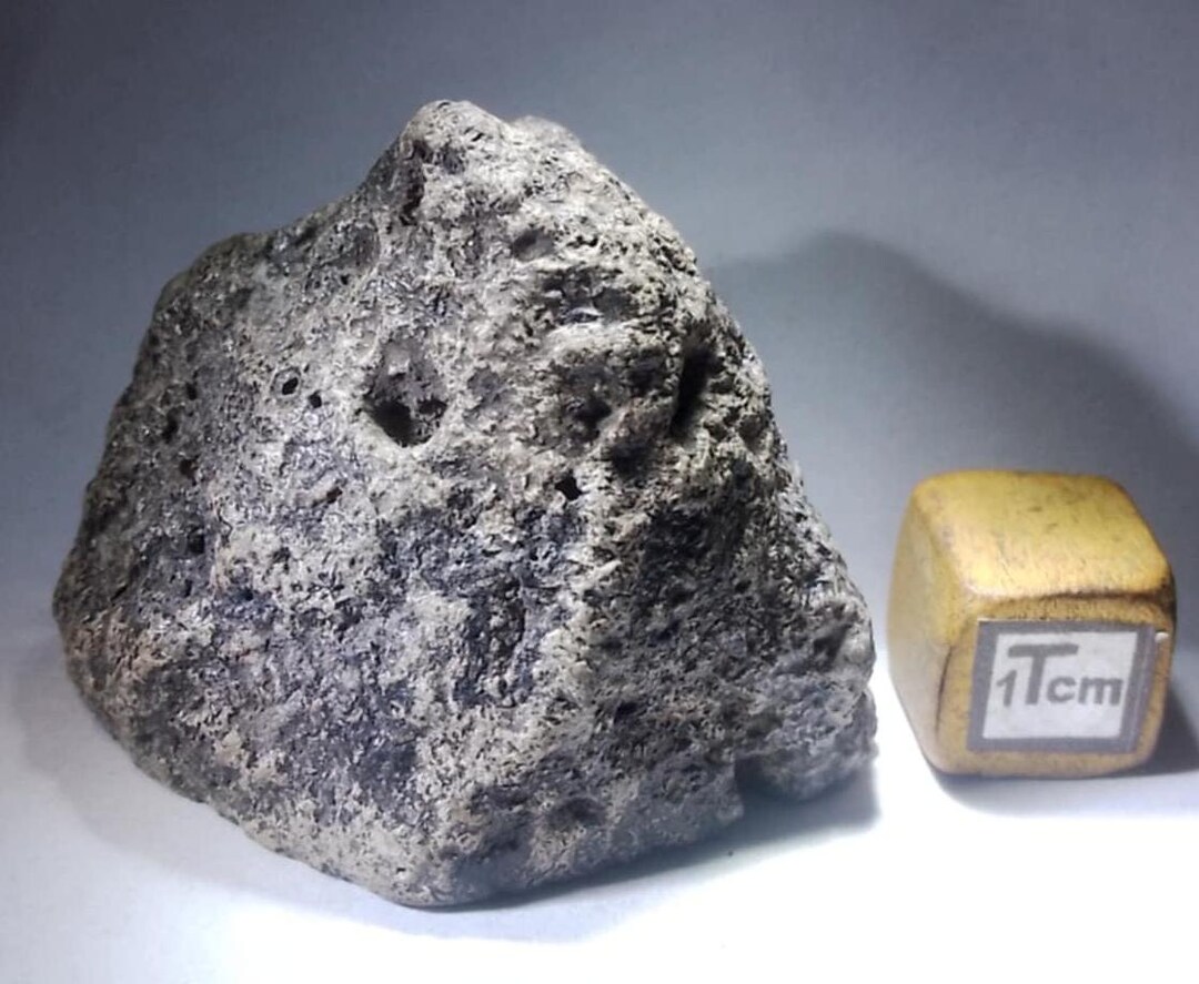 Lunar Achondrite Meteorite Basalt Ilmenite Vesicular / 28.18 Gr - Etsy