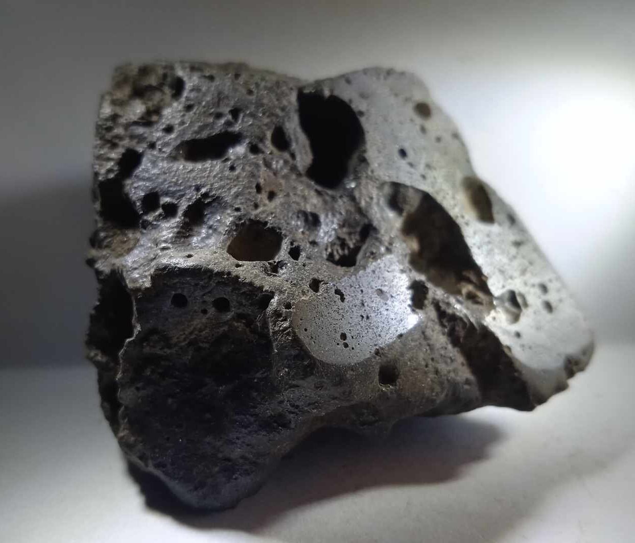 Ilmenite-rich Vesicular Basalt Lunar Achondrite Meteorite / 21.59 G - Etsy