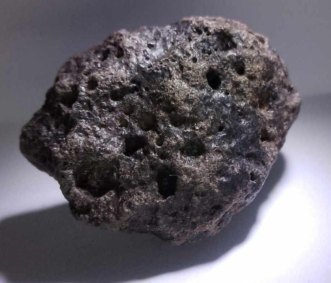 Lunar Achondrite Meteorite Vesicular Basalt Rich in Ilmenite / 9.70 G ...