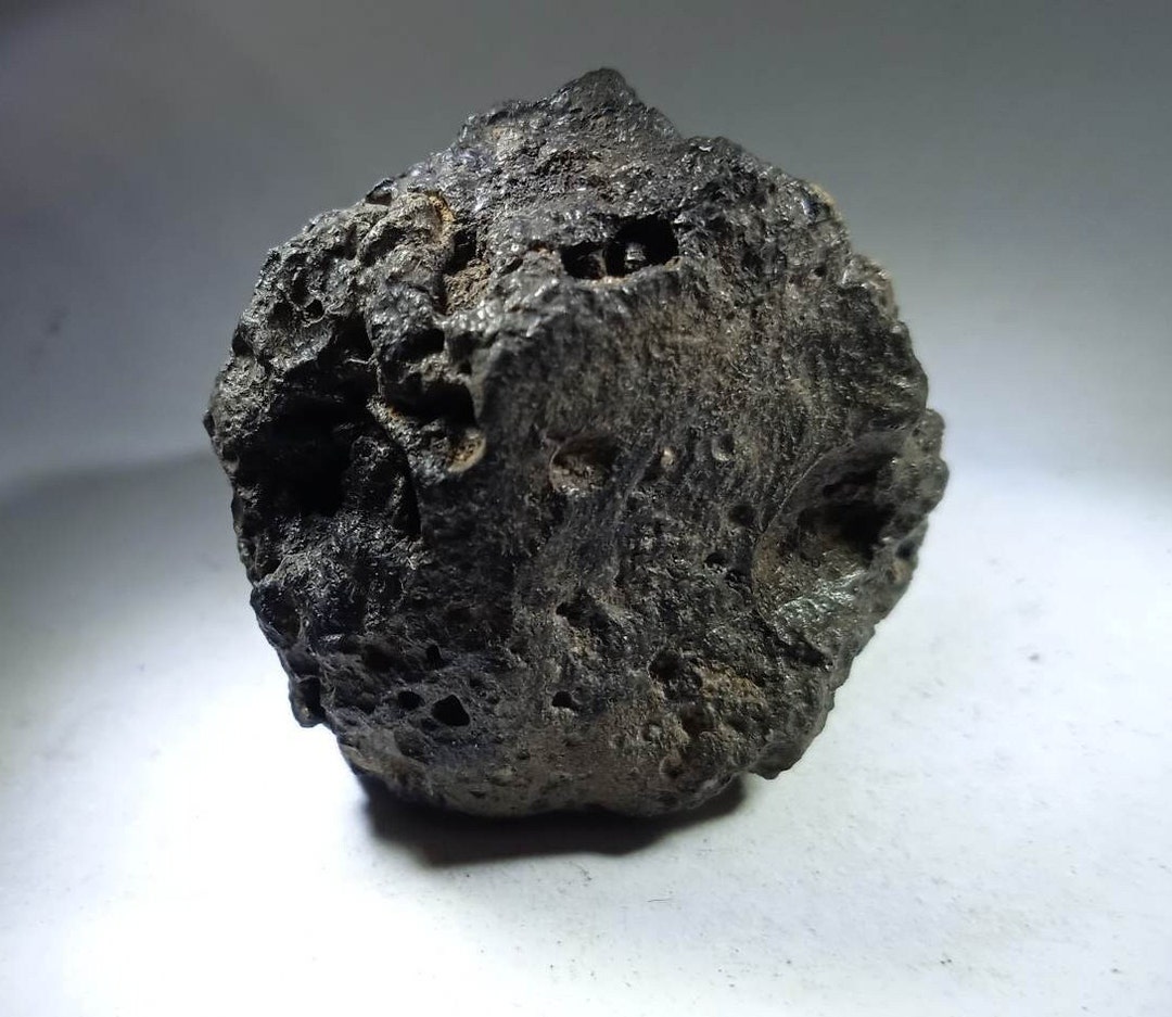 Lunar Achondrite Meteorite Basalt Ilmenite Vesicular Titanium-rich / 10 ...