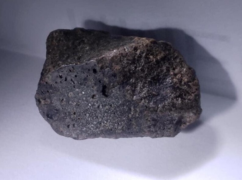 Superb Lunar Achondrite Meteorite, Basalt Ilmenite, Vesicular / 8.10 G ...