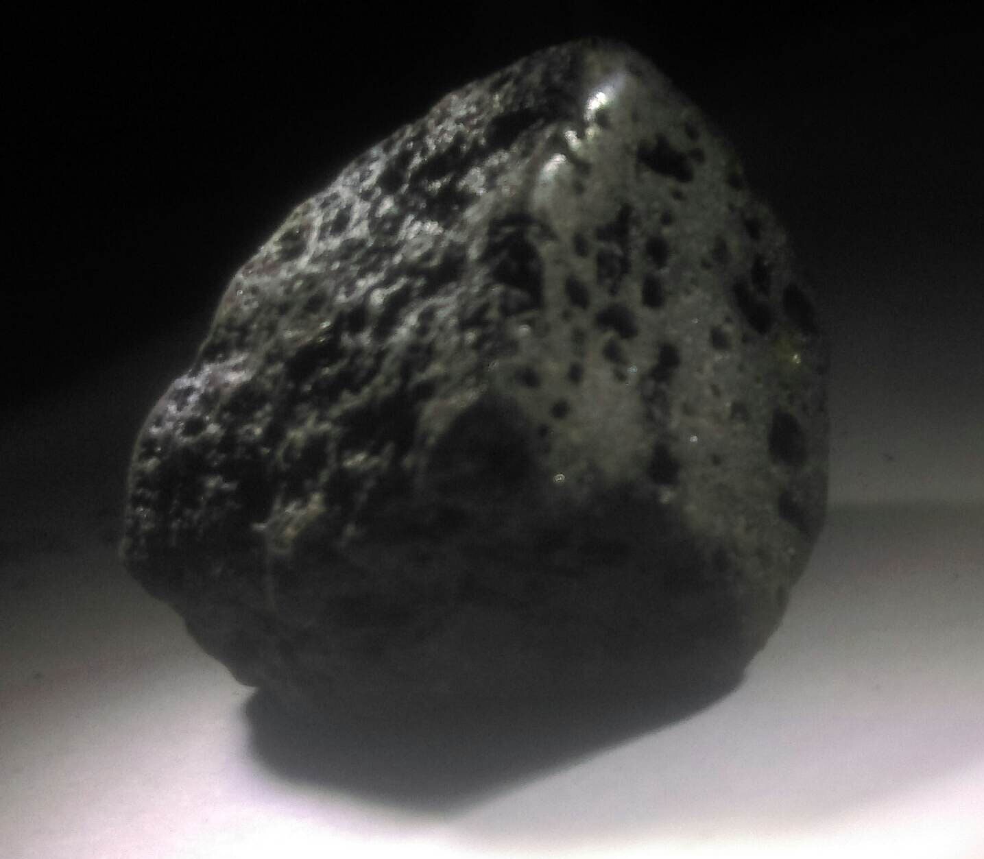 Lunar Vesicular Basalt Achondrite Meteorite Rich in Ilmenite / 14.60 G ...