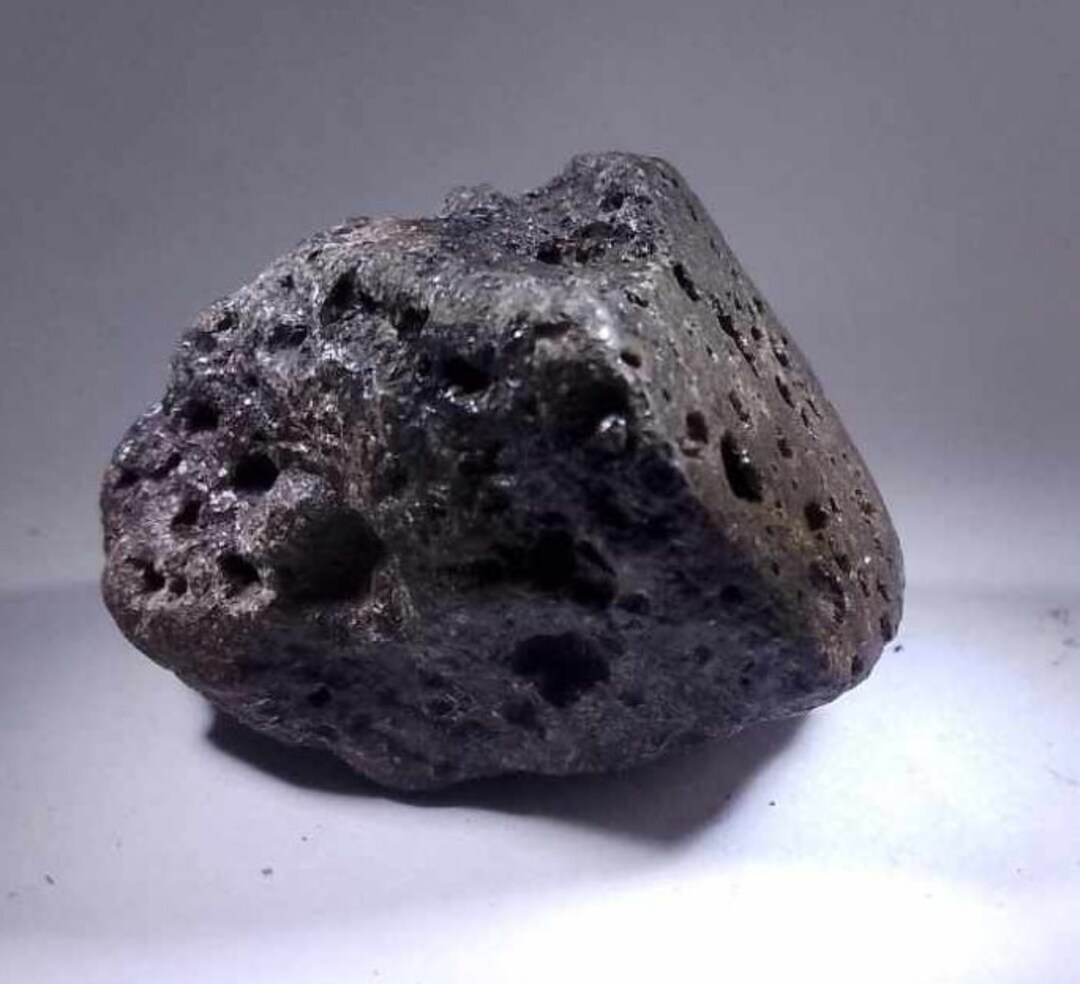 Lunar Ilmenite-rich Vesicular Basalt Achondrite Meteorite / 11.19 G - Etsy