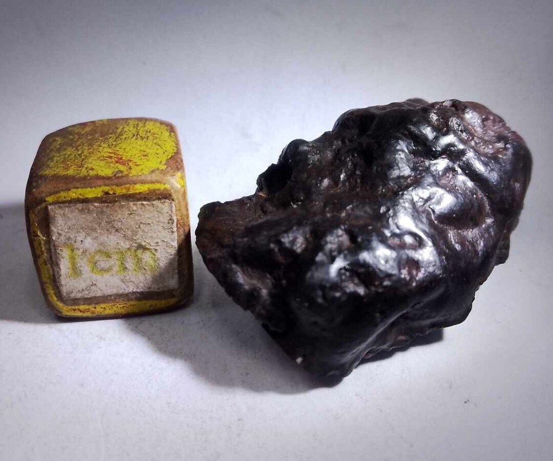 Titanium-rich Achondrite Basalt Meteorite Fragment With 2% Iron / 8.68 ...