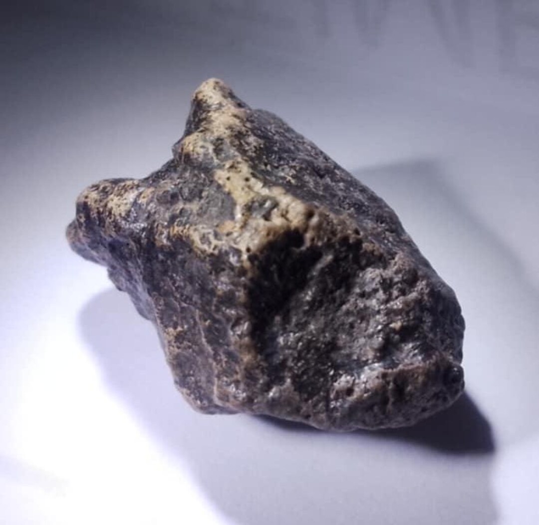 Superb Meteorite Achondrite Lunar Basalt Ilmenite Vesicular / 8.10 Gr ...
