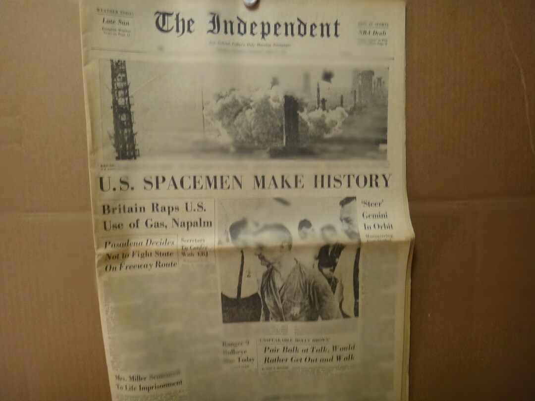 Newspaper - Space Flight -the Independent - SPACEMEN MAKES HISTORY ...