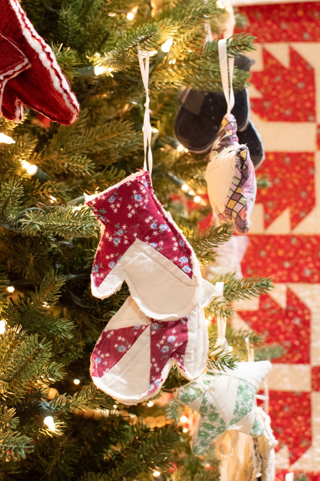 Quilt Scrap Pair of Mittens Christmas Ornament, Gloves, Vintage Quilt ...