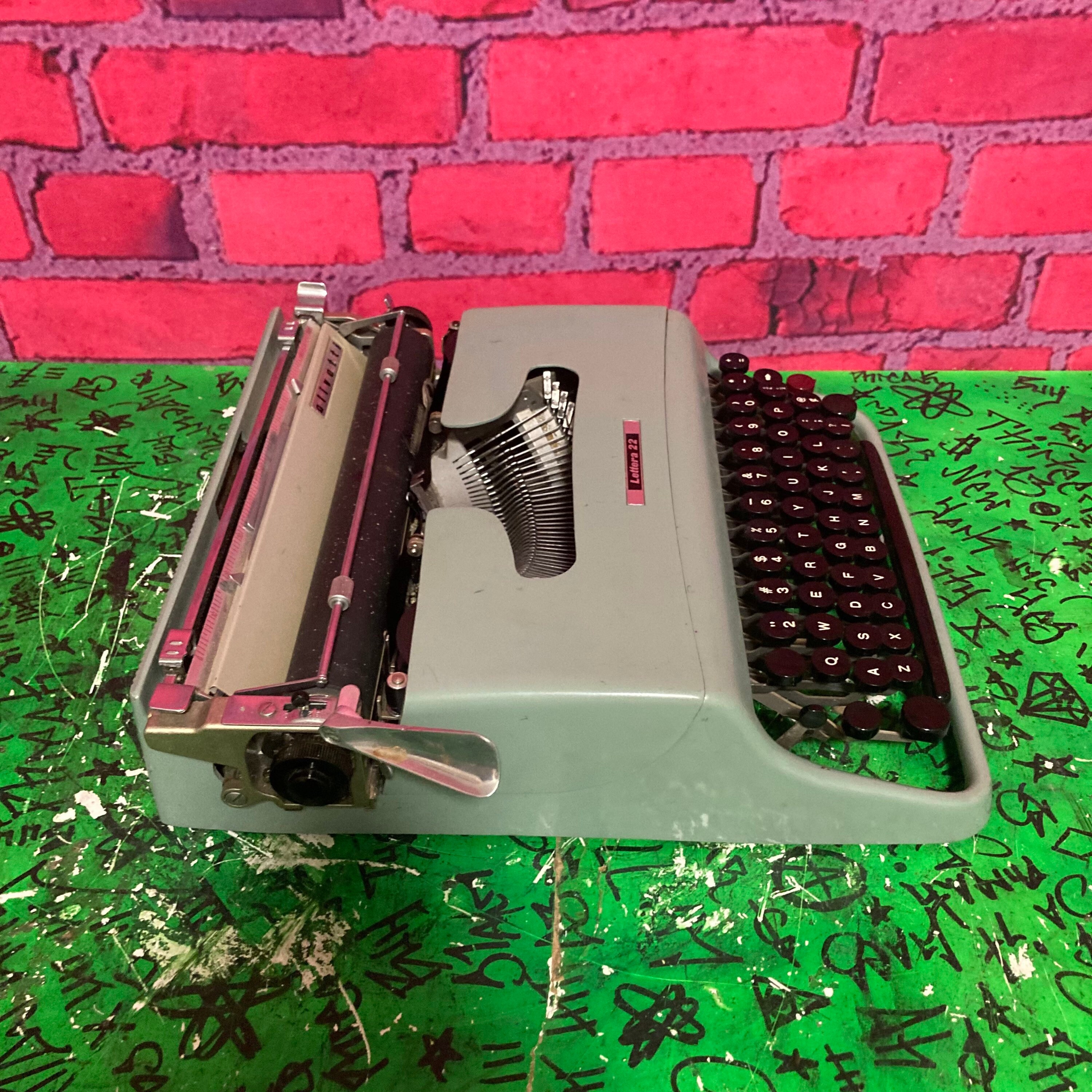 FULLY FUNCTIONAL Olivetti Lettera 22 Vintage Typewriter X Made in Spain ...