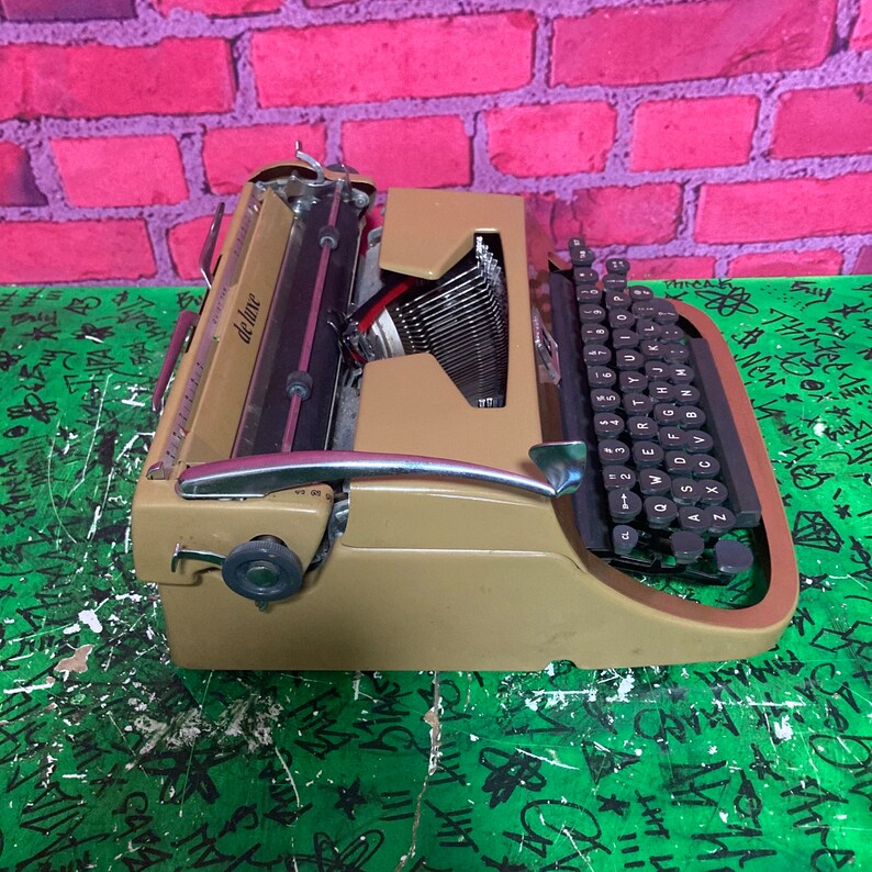 RARE FULLY FUNCTIONAL Gold Underwood Golden Touch Vintage Typewriter X ...