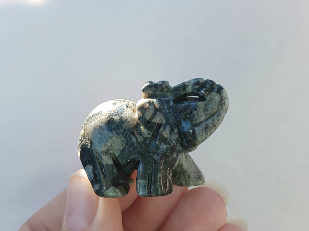 Small ELEPHANTS, Carved Crystal Elephants, Little Elephant Carvings ...